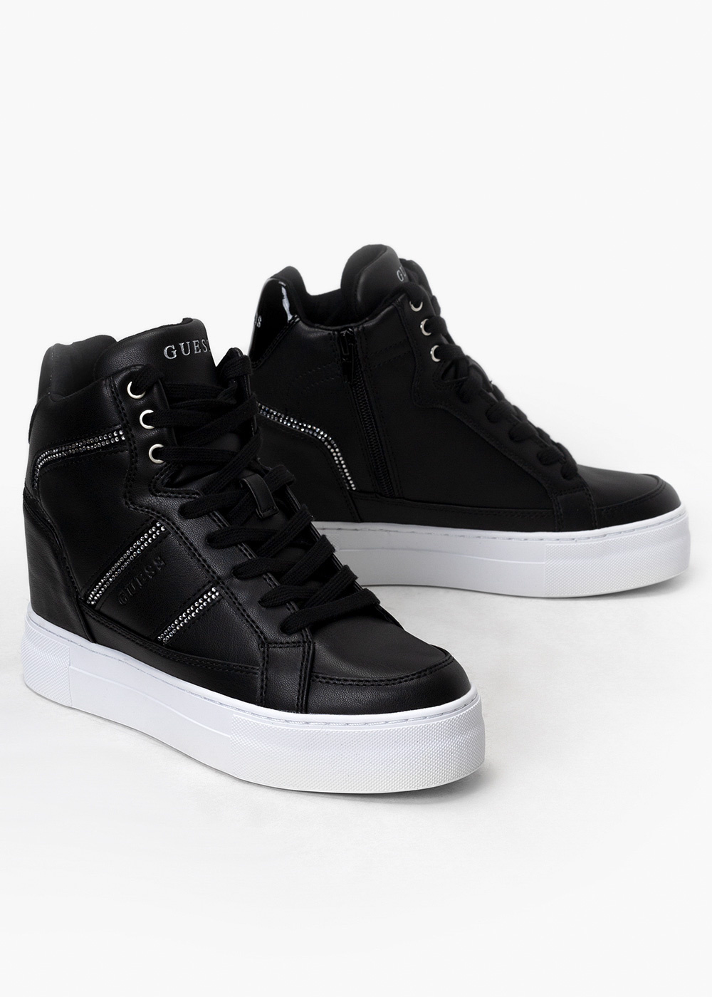 Damen Sneaker Schwarz GUESS GIALA - 95,84 € - Sneaker Peeker - Größte ...